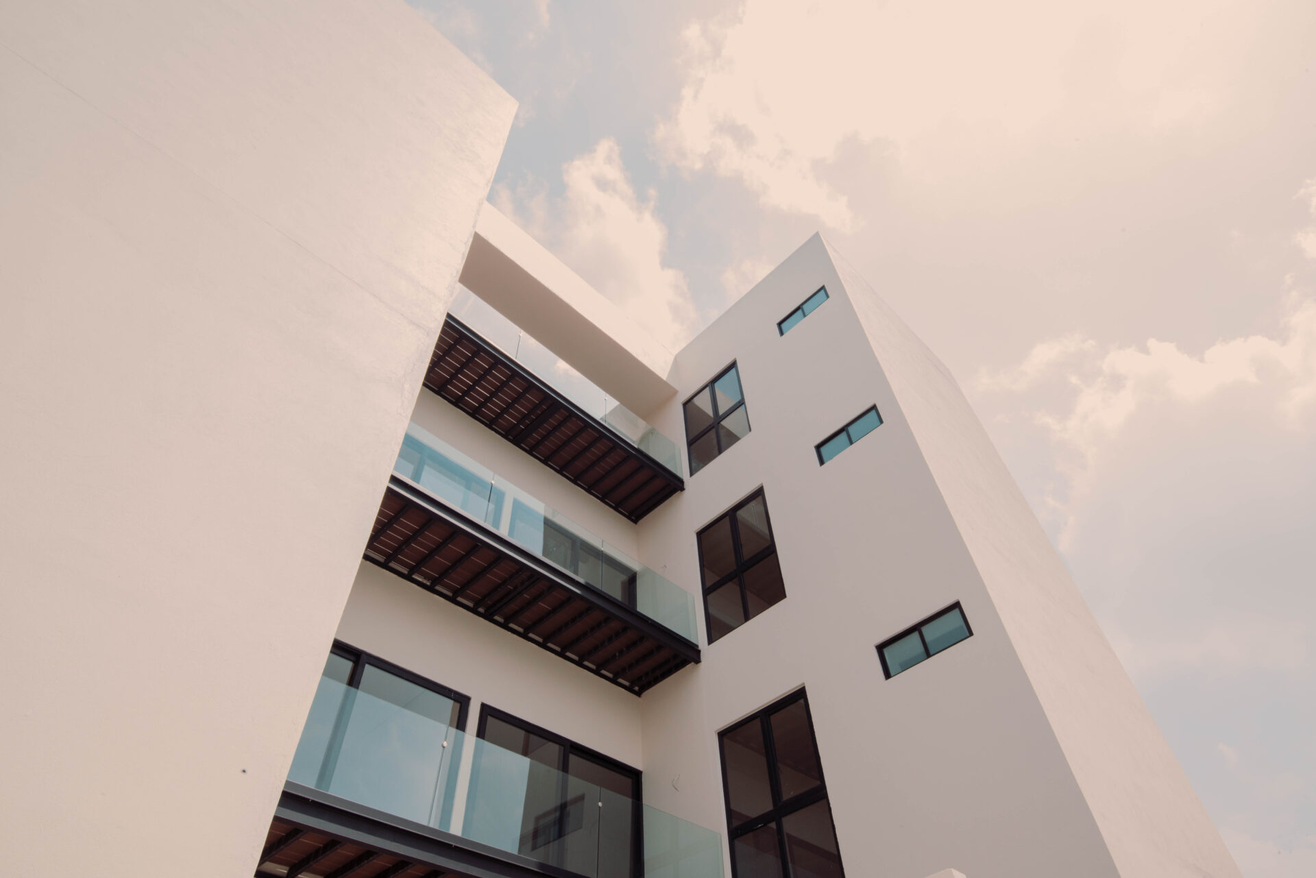 La envolvente del edificio y las ventanas de PVC como pieza clave ...